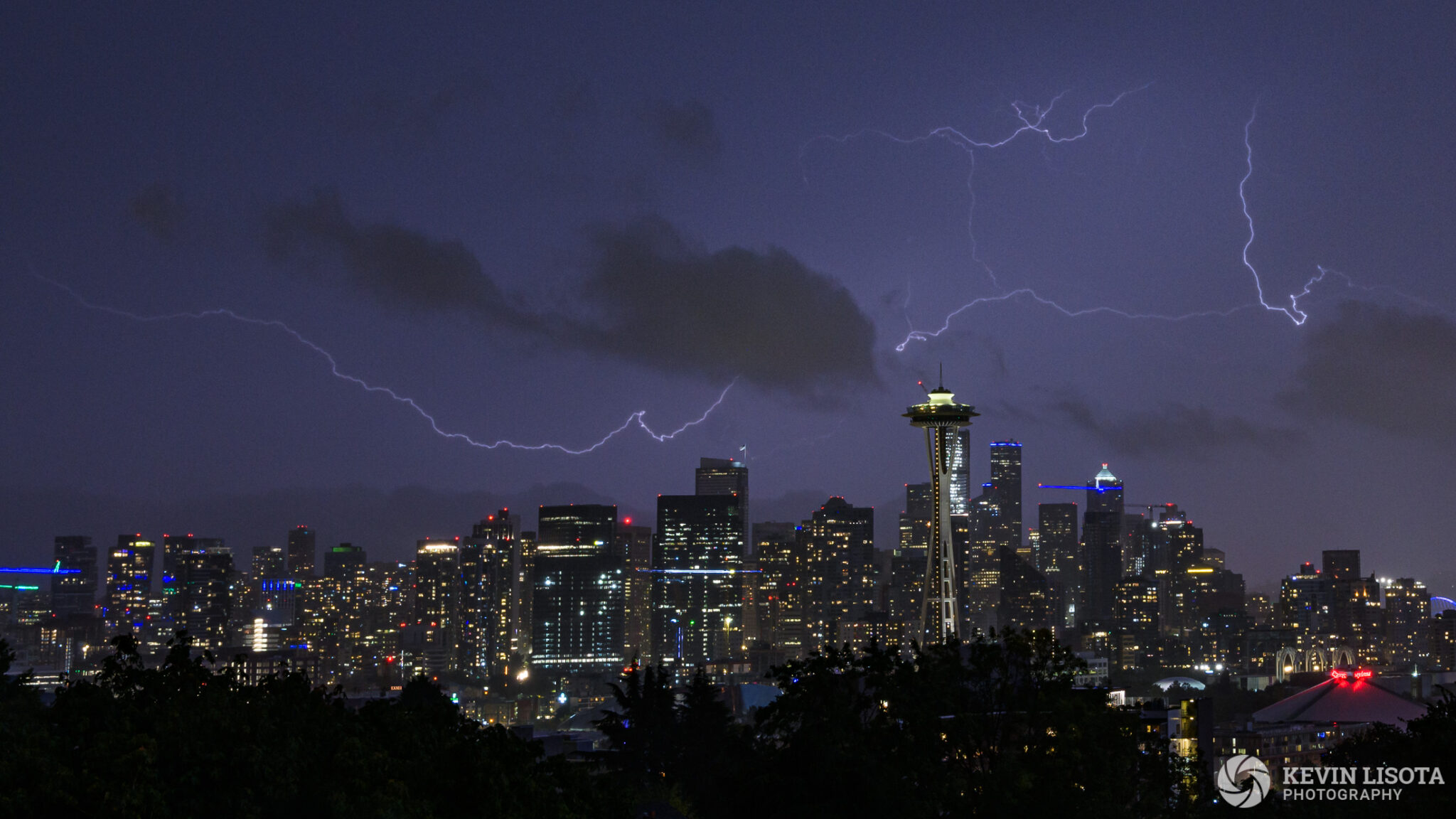 A rare lightning storm over Seattle – Kevin Lisota Photography